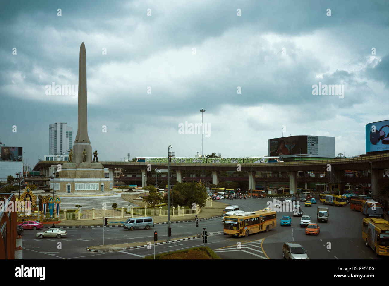 Victory monument hi-res stock photography and images - Alamy