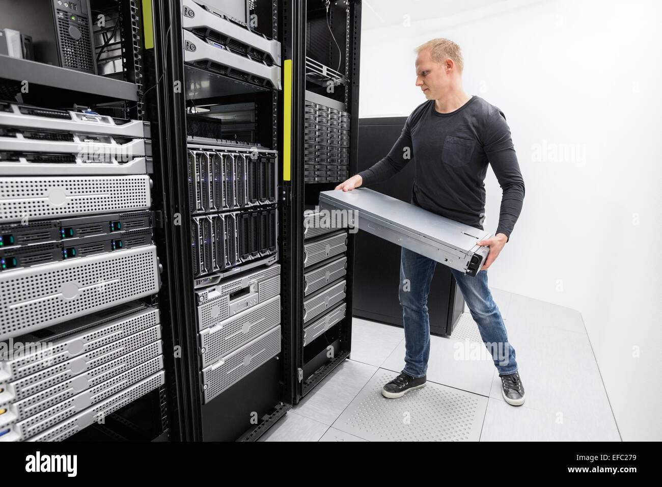 Woring IT consultant install rack server Stock Photo - Alamy
