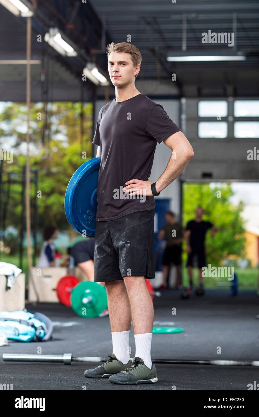 Man lift weights at fitness gym Stock Photo - Alamy
