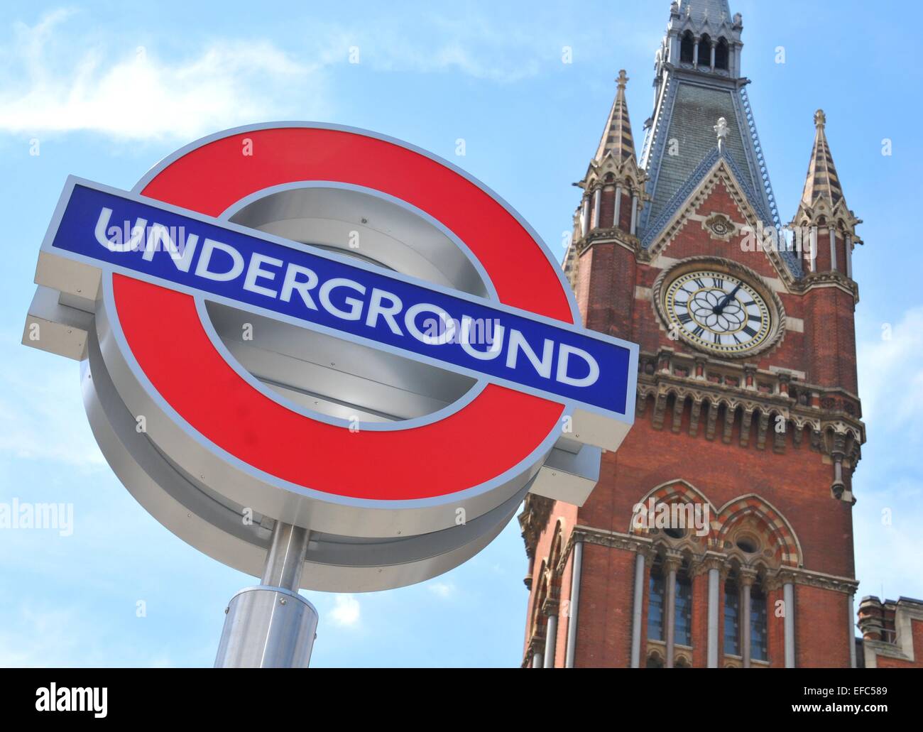 London tube symbol isolated hi-res stock photography and images - Alamy