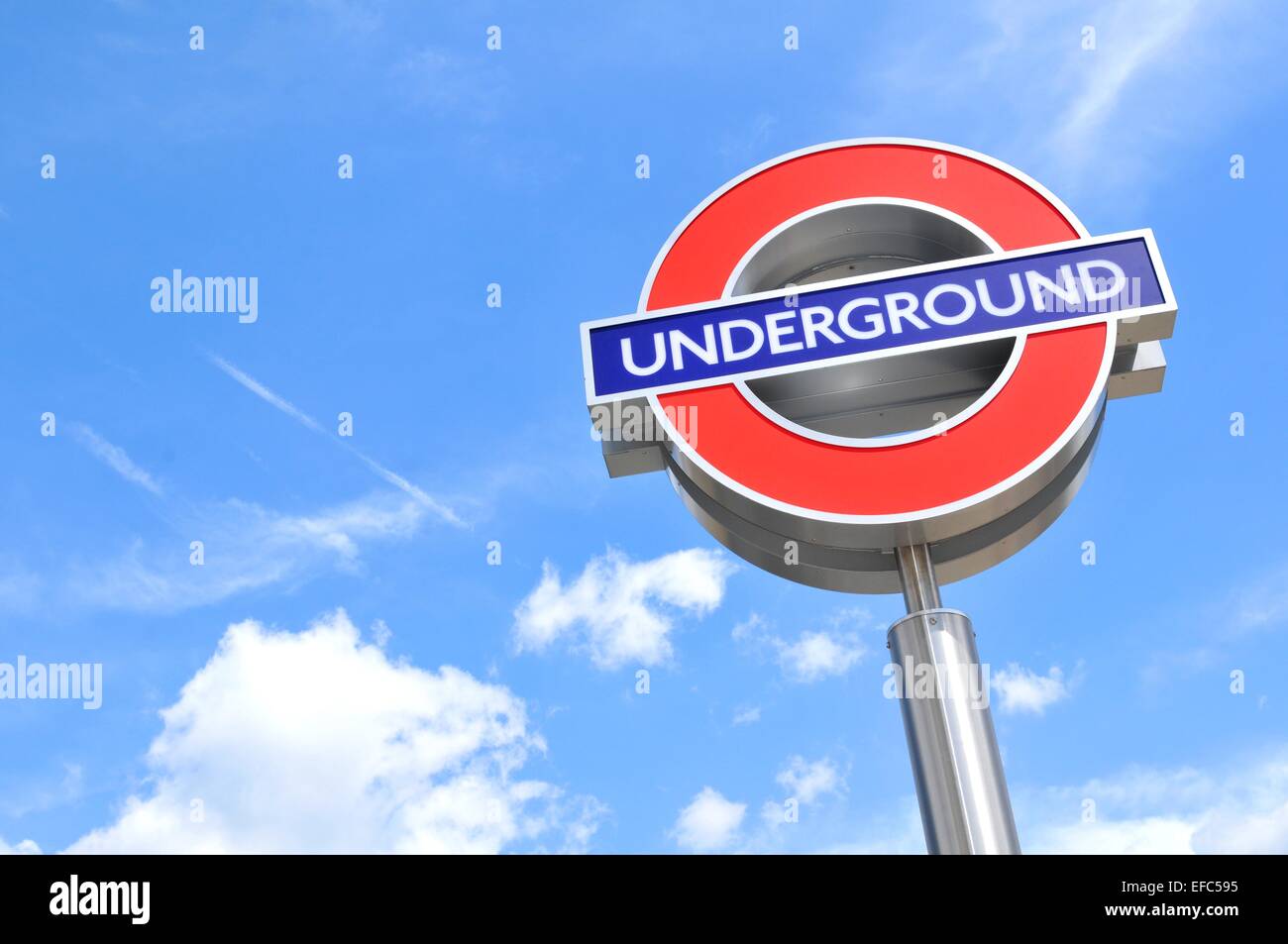 London tube symbol isolated hi-res stock photography and images - Alamy