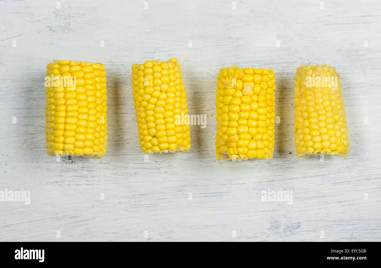 Fresh sweetcorn on white wooden table Stock Photo - Alamy