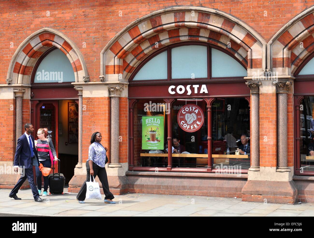 Costa coffee shop window hi-res stock photography and images - Alamy