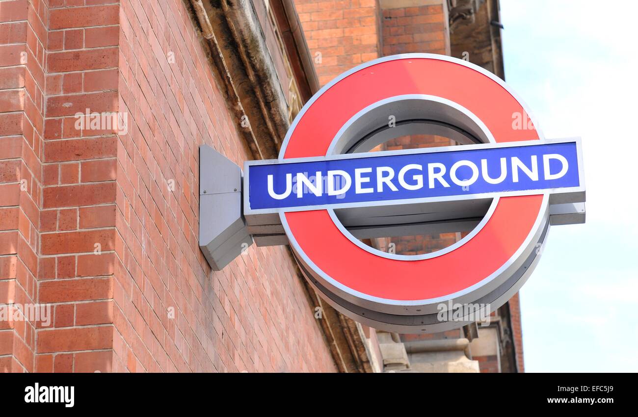 London tube sign post hi-res stock photography and images - Alamy
