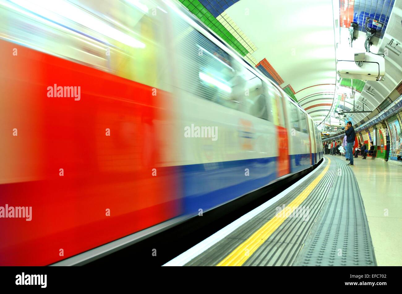 Piccadilly circus underground station interior hi-res stock photography ...