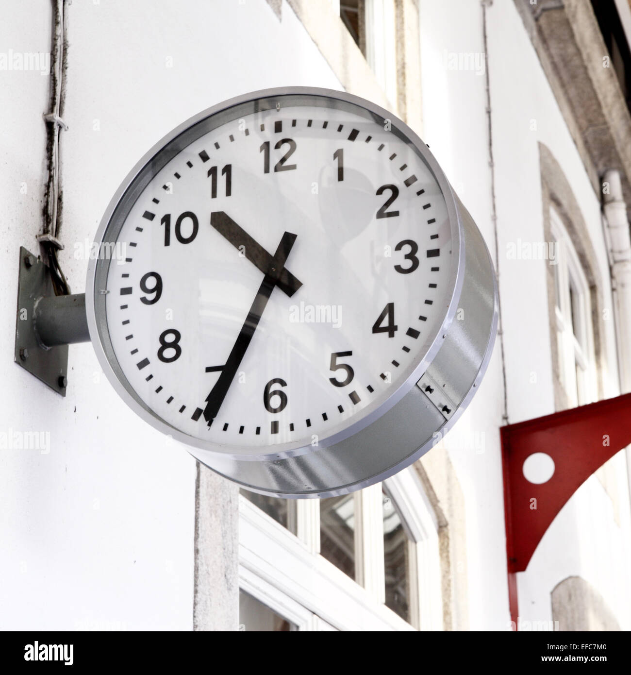 Outdoor wall clock hi-res stock photography and images - Alamy