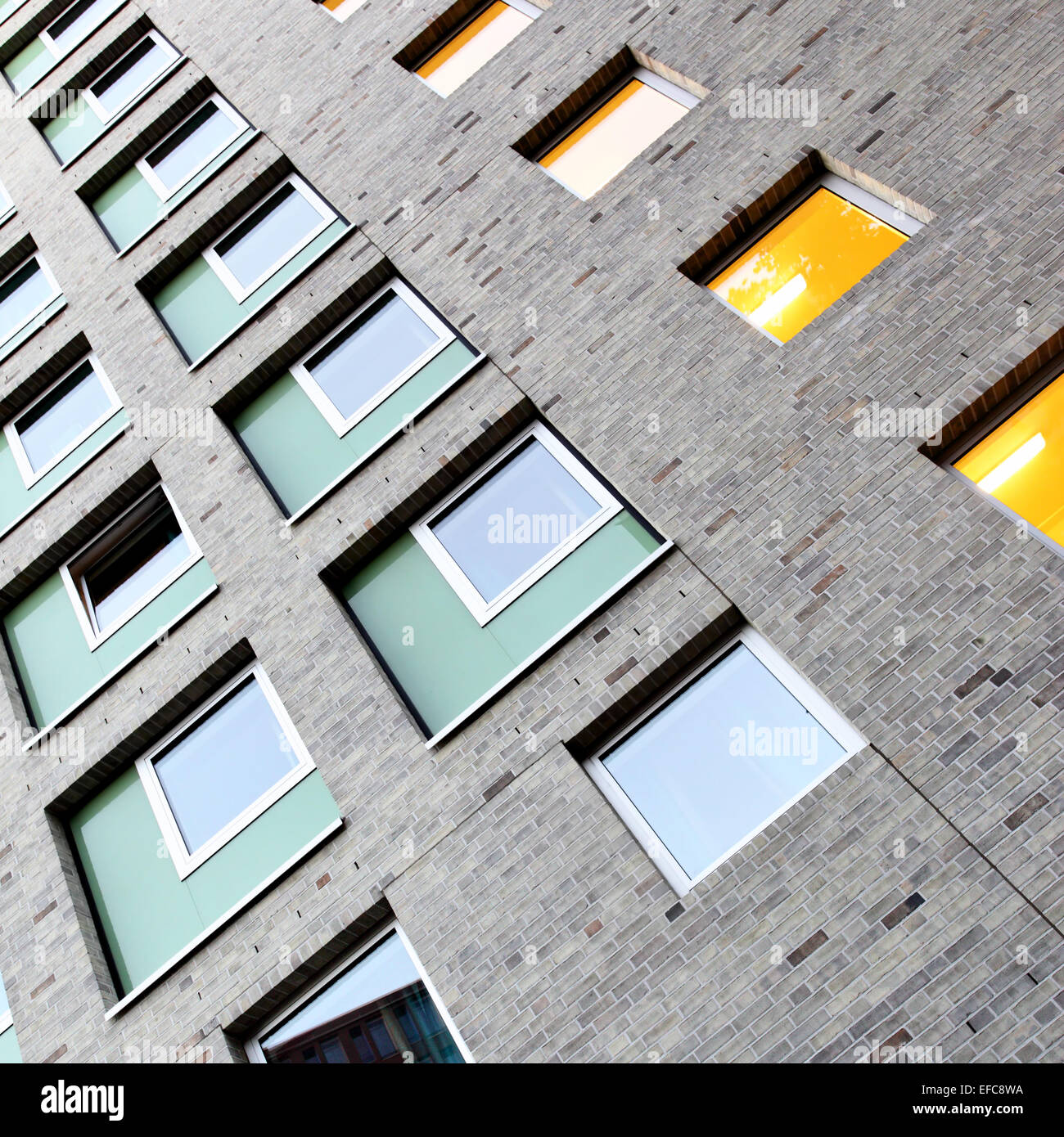 Multi lit windows hi-res stock photography and images - Alamy