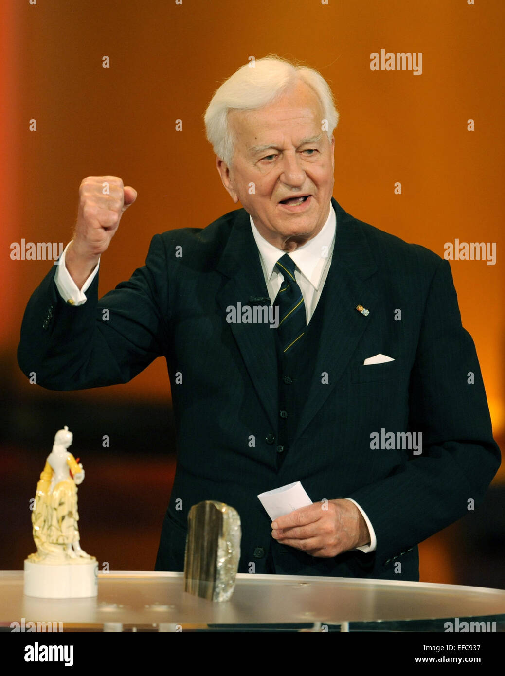Munich, Germany. 24th Nov, 2009. Former German President, laureate and ...