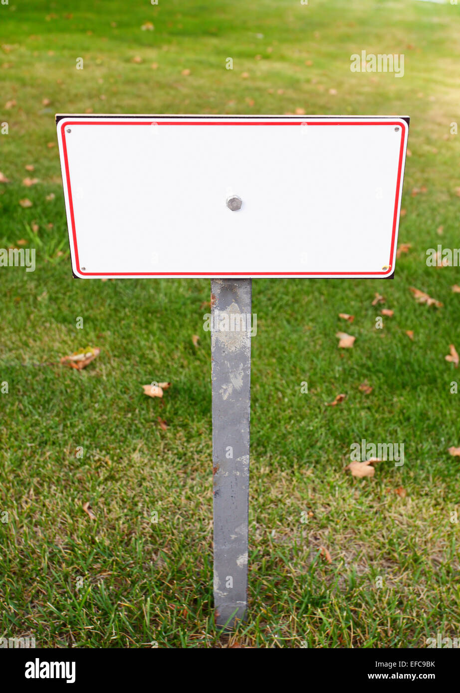 Blank white metal sign close-up Stock Photo - Alamy