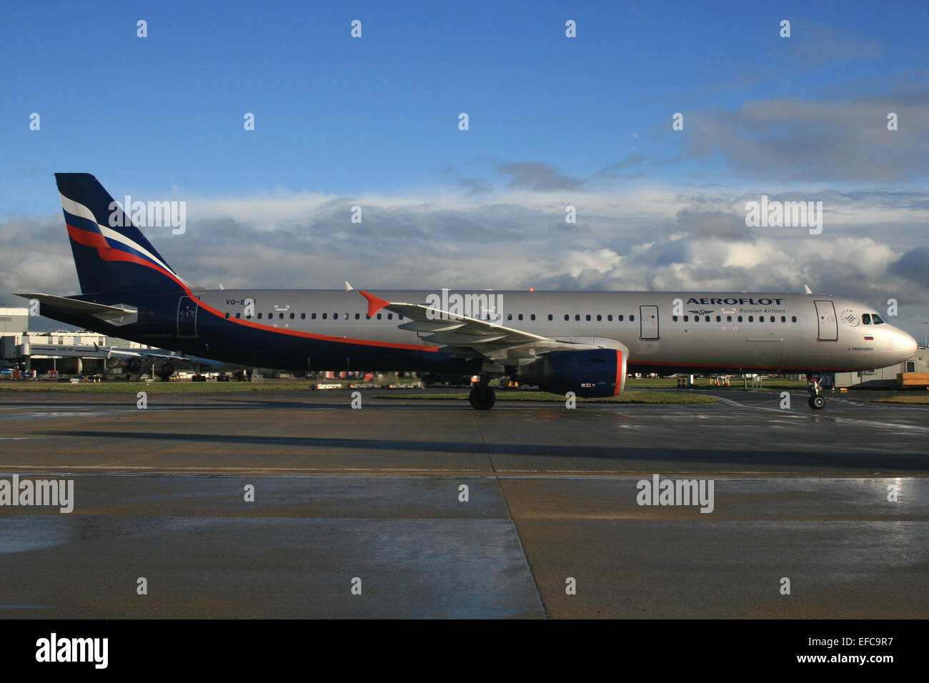 Aeroflot airbus a321 plane hi-res stock photography and images - Alamy