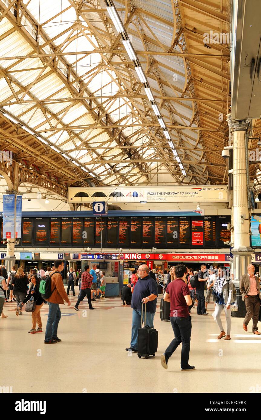 Victoria station london gatwick airport hi-res stock photography and ...