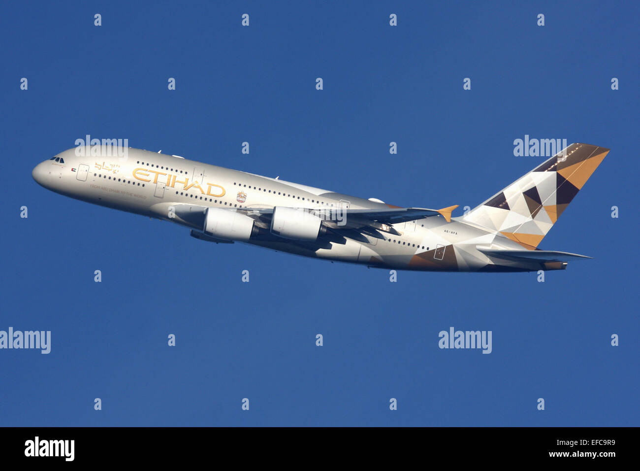 Etihad airways a380 hi-res stock photography and images - Alamy