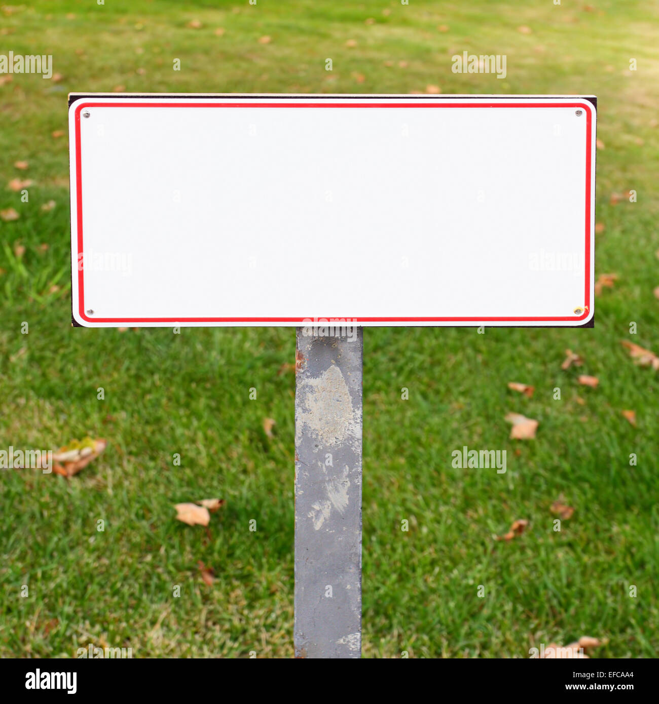 Blank white sign on pole hi-res stock photography and images - Alamy