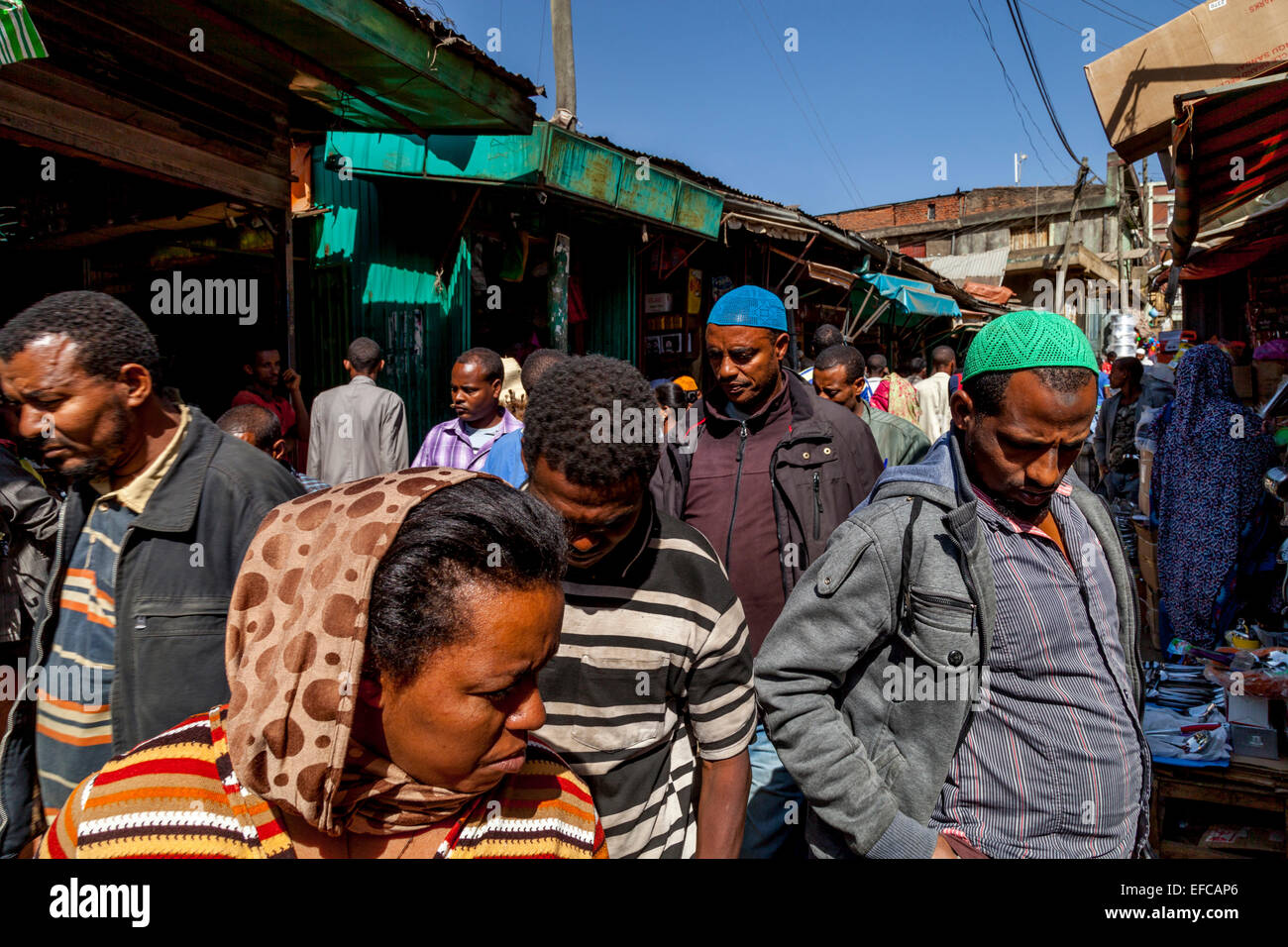 Ethiopian women at the market at addis ababa hi-res stock photography ...