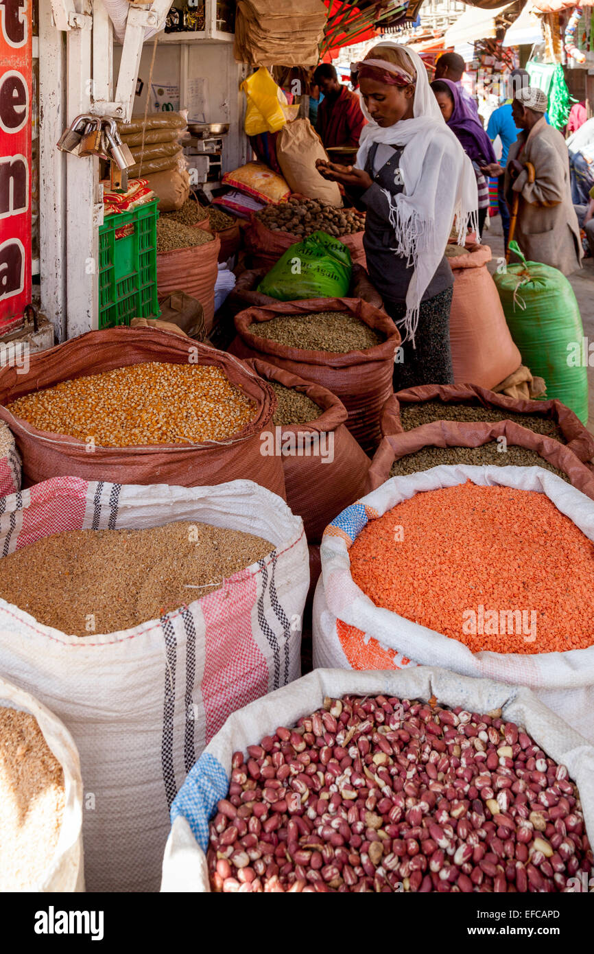 Local Women Shopping In The Merkato, Addis Ababa, Ethiopia Stock Photo ...