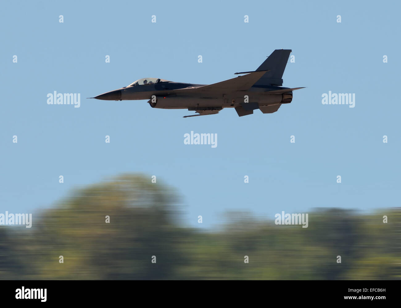 Fighter jet flying at high speed with motion blur Stock Photo - Alamy