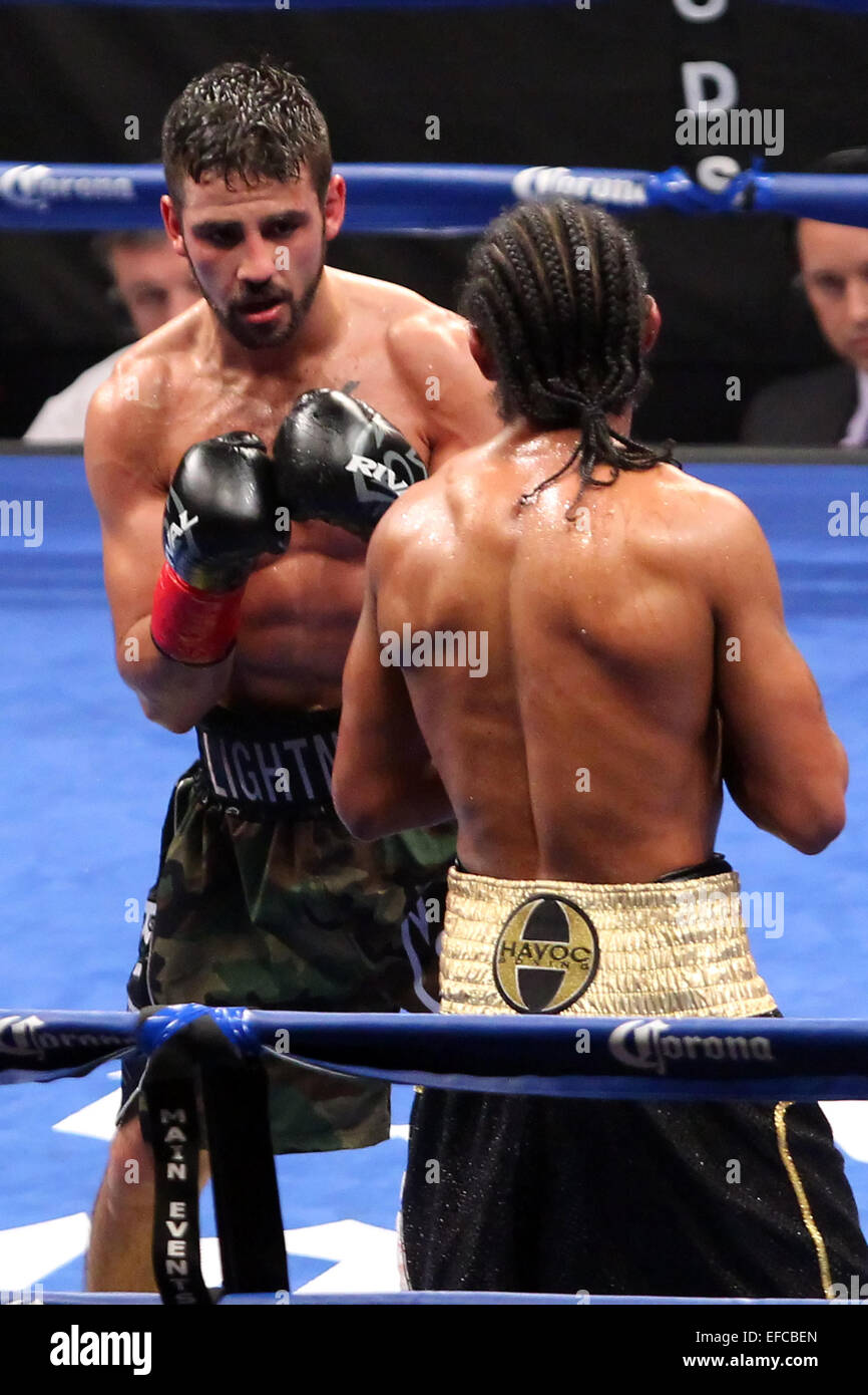 Mashantucket, Connecticut, USA. 30th Jan, 2015. Karl Dargan (black/gold ...
