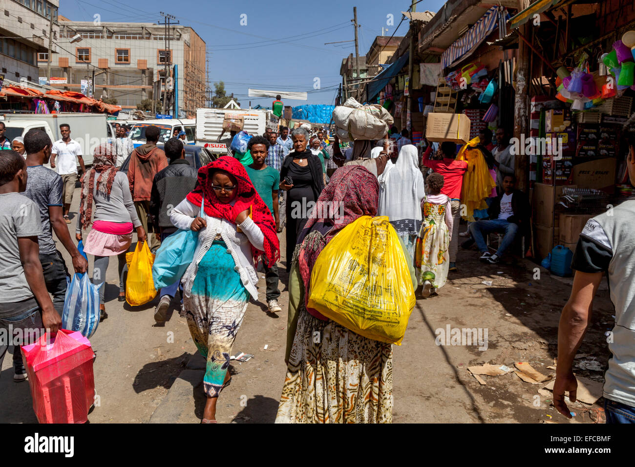 People Shopping In The Merkato, Addis Ababa, Ethiopia Stock Photo - Alamy