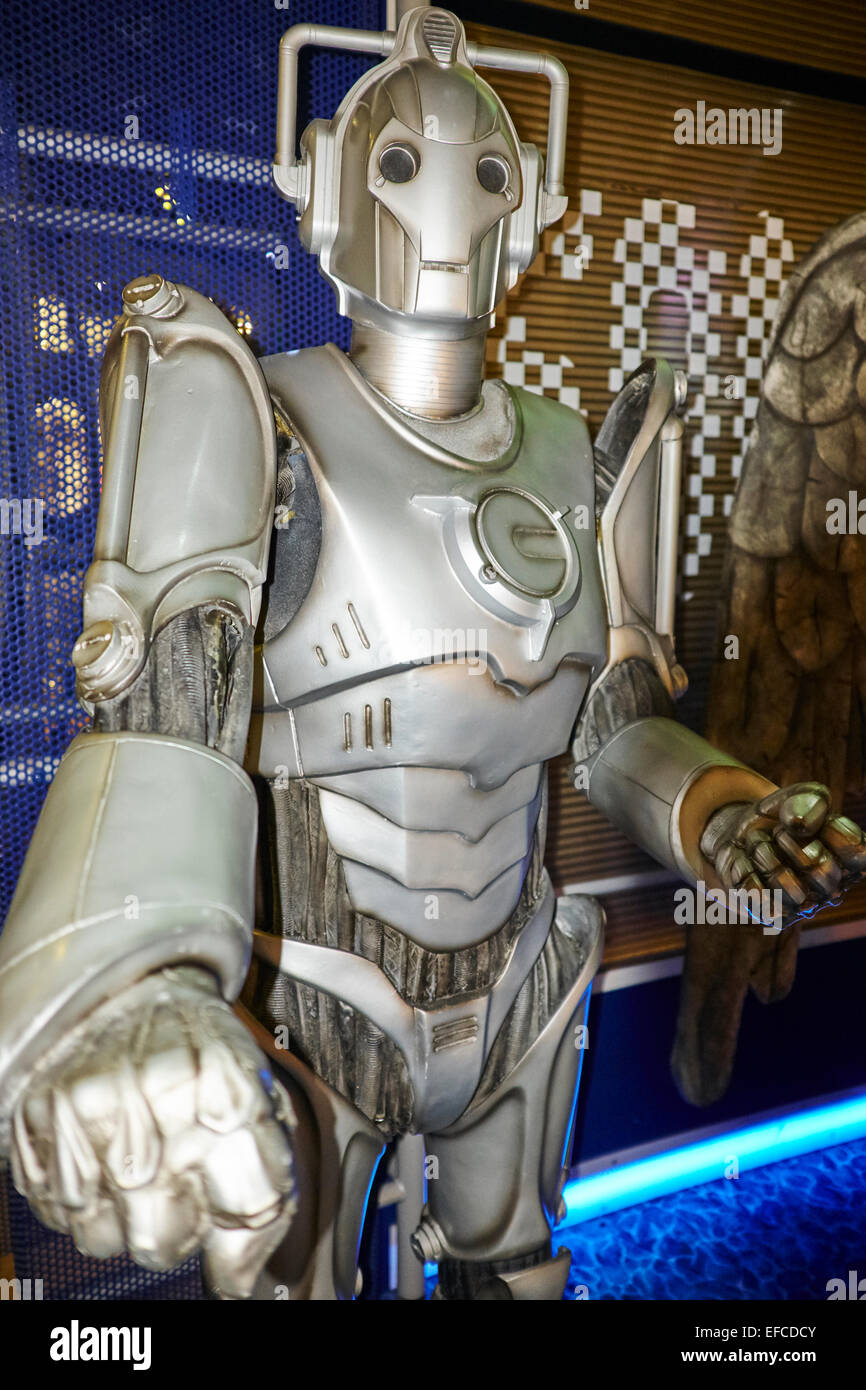 Cybermen hi-res stock photography and images - Alamy