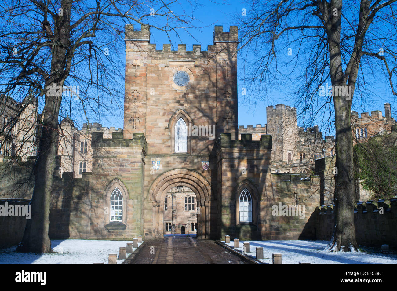 Old gateway in castle hi-res stock photography and images - Alamy