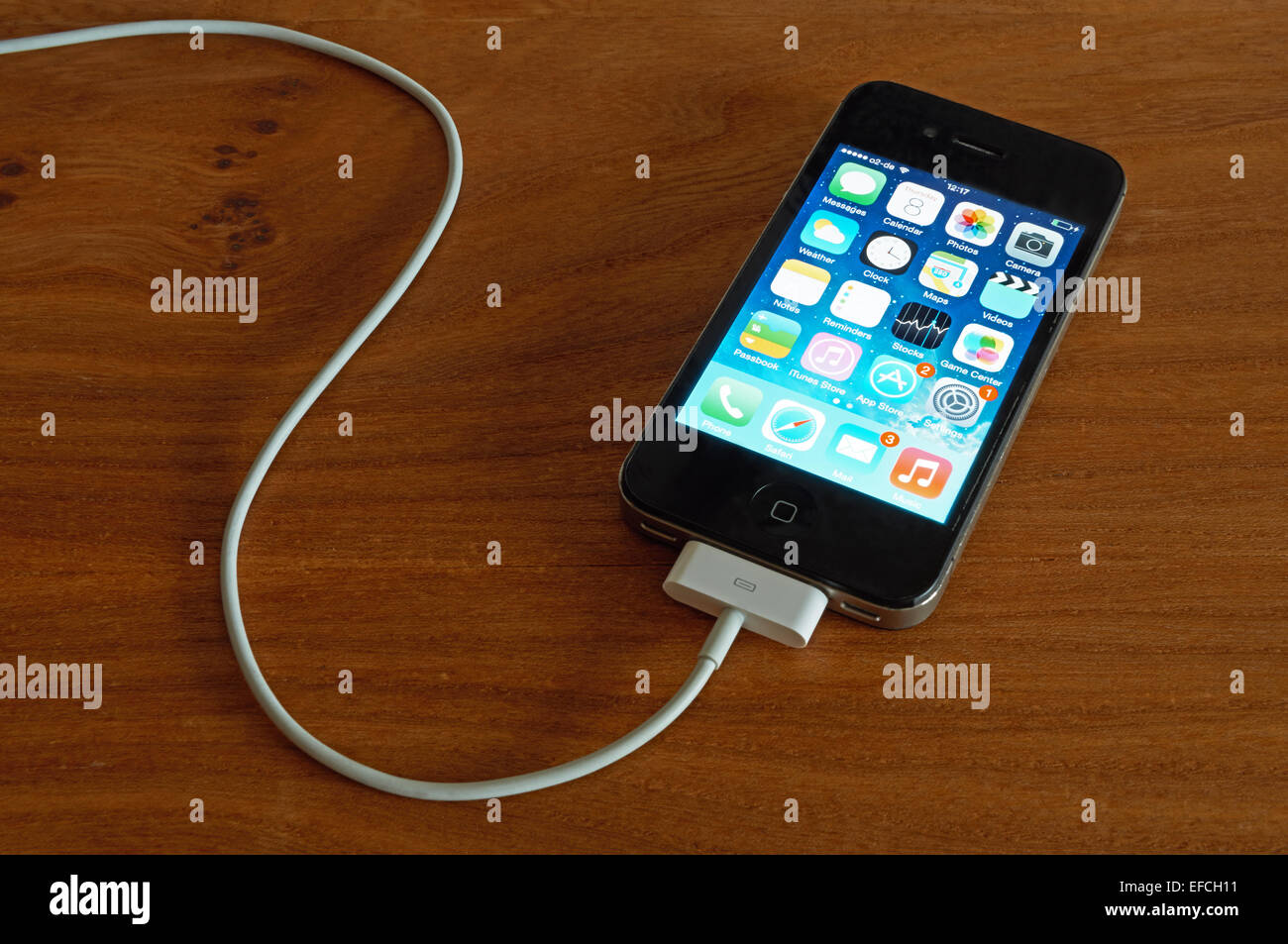Iphone charging screen hi-res stock photography and images - Alamy