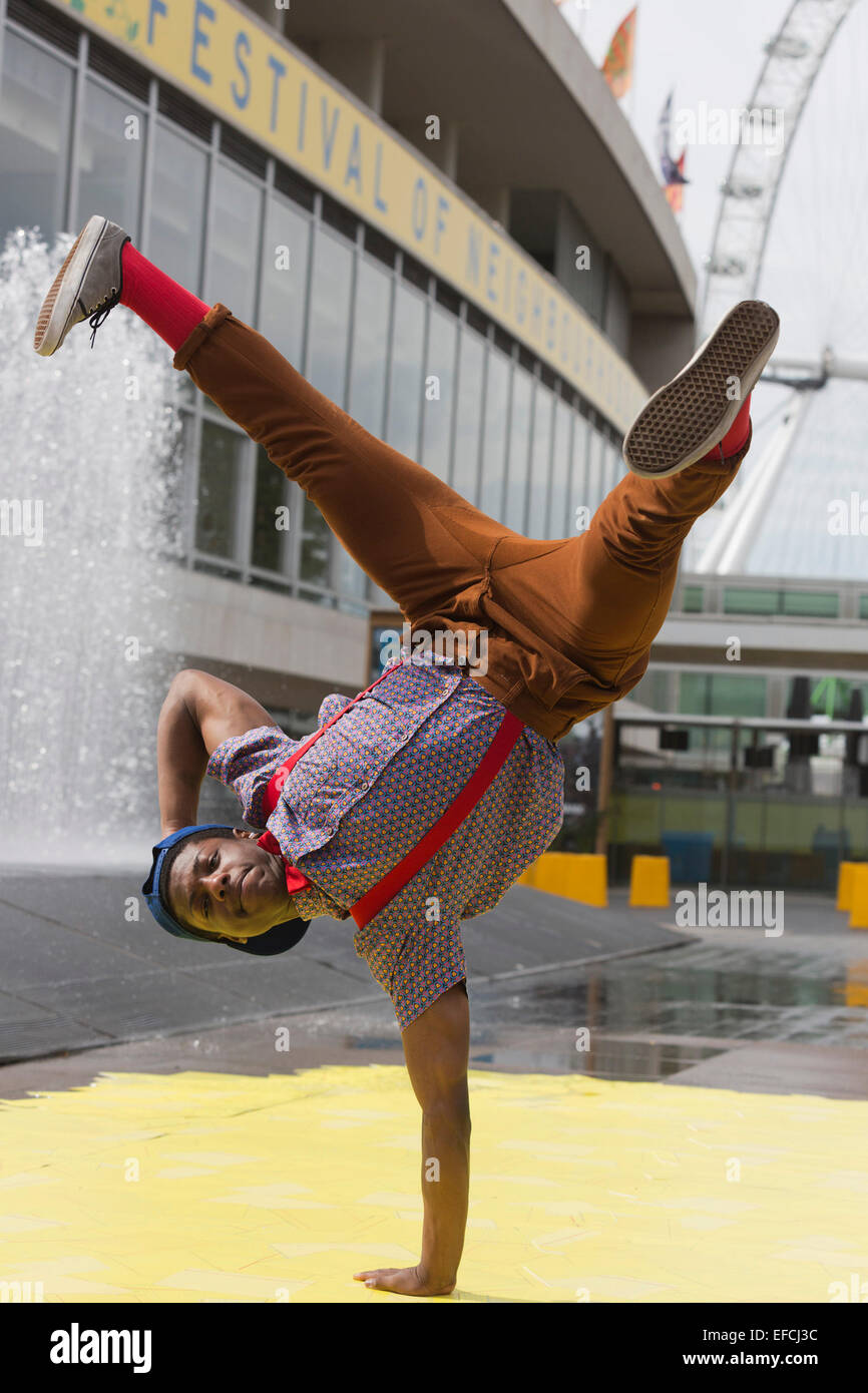 Michael McNeish as Toto. ZooNation Dance Company return to the ...