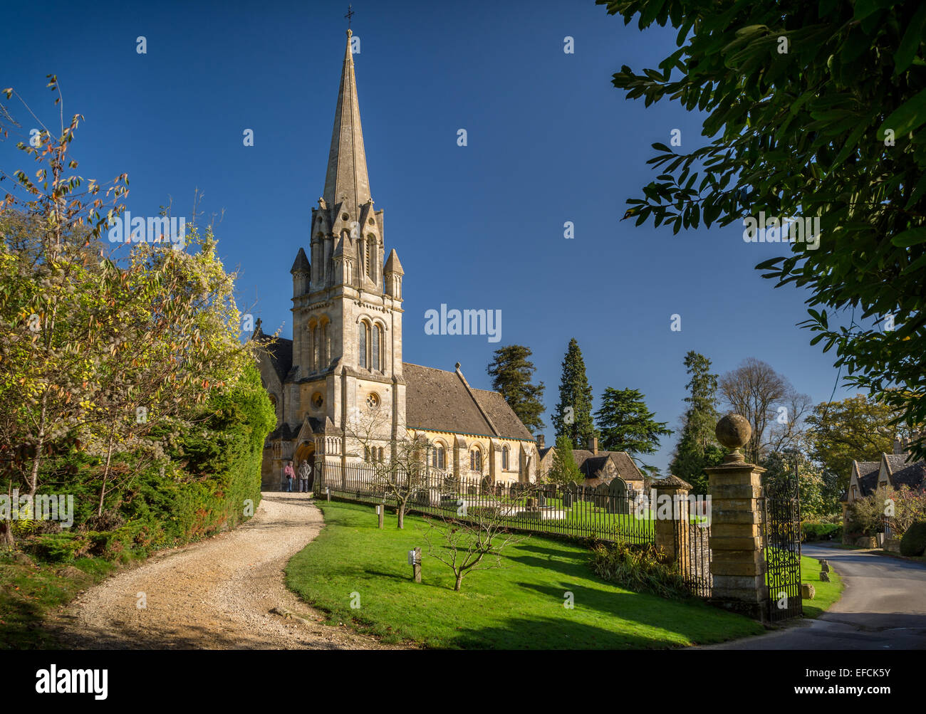 Village cotswold cotswolds church hi-res stock photography and images ...