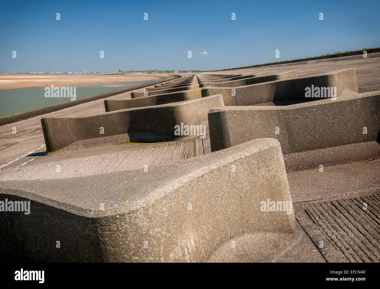 Concrete coastal sea defences hi-res stock photography and images - Alamy