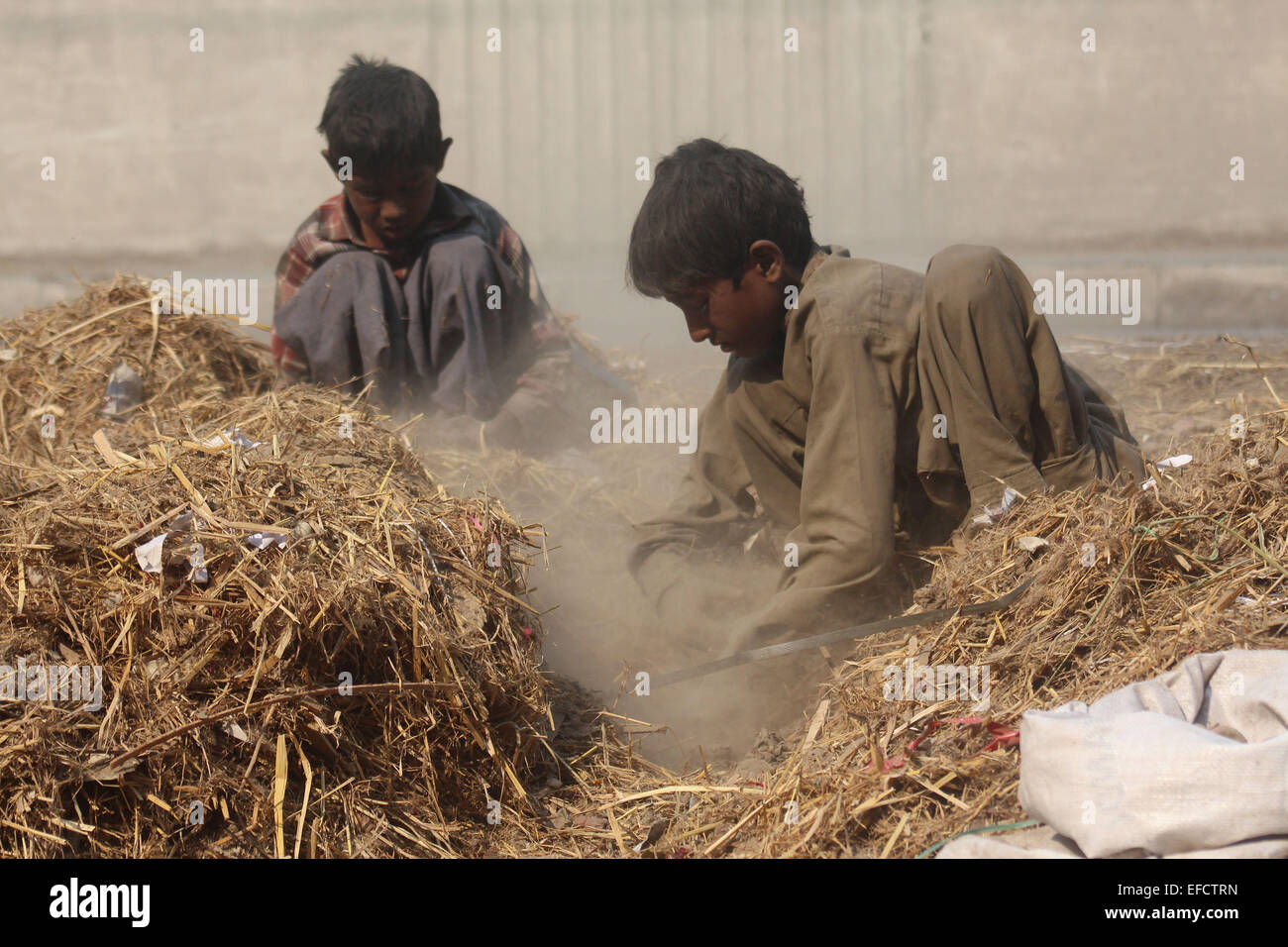 Homeless street children who live hi-res stock photography and images ...