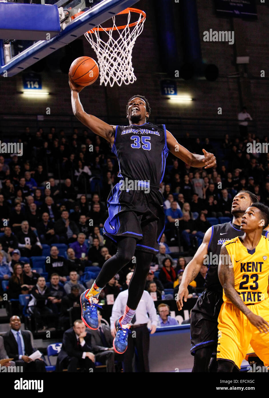 Buffalo Bulls forward Xavier Ford (35) looks to jam home two of his ...