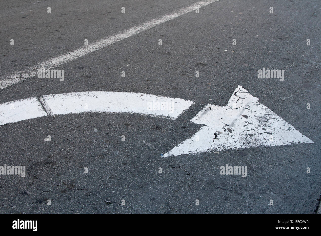 Curved right arrow hi-res stock photography and images - Alamy