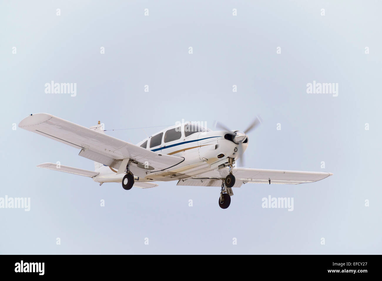 Single engine airplane flying Stock Photo - Alamy
