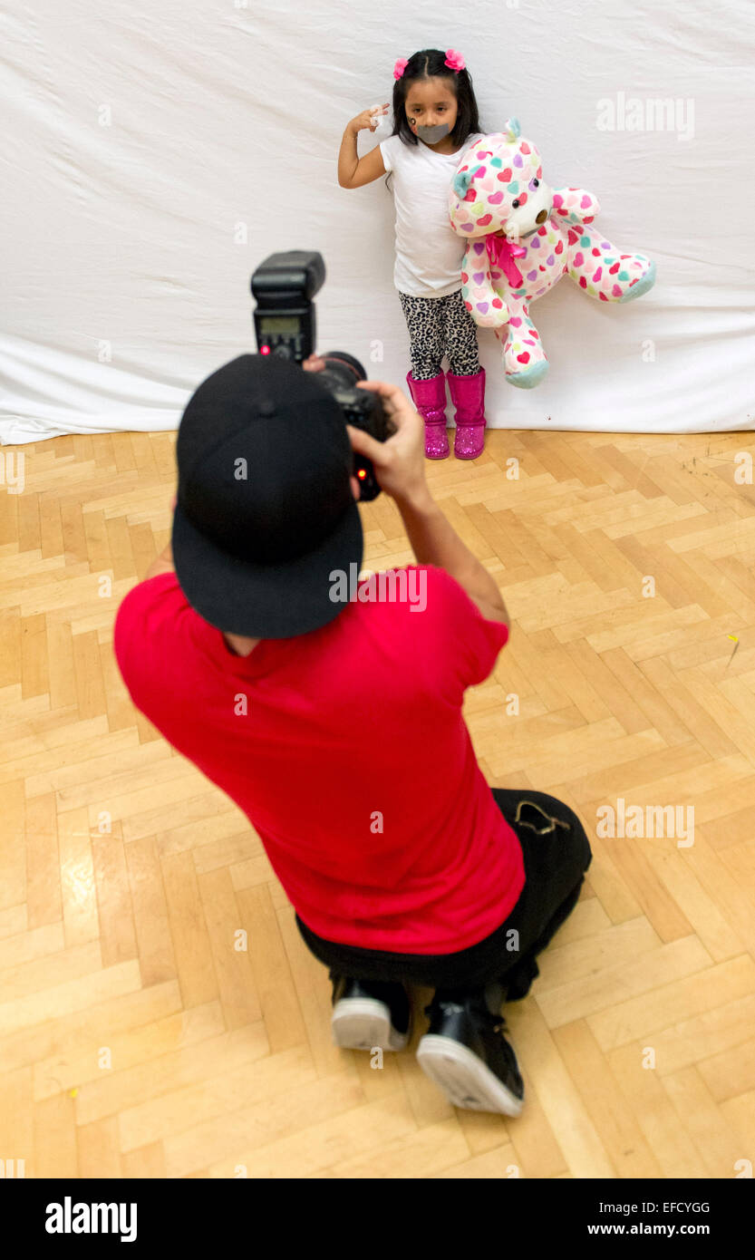 Los Angeles, California, USA. 31st Jan, 2015. ADAM BOUSKA photographs a ...