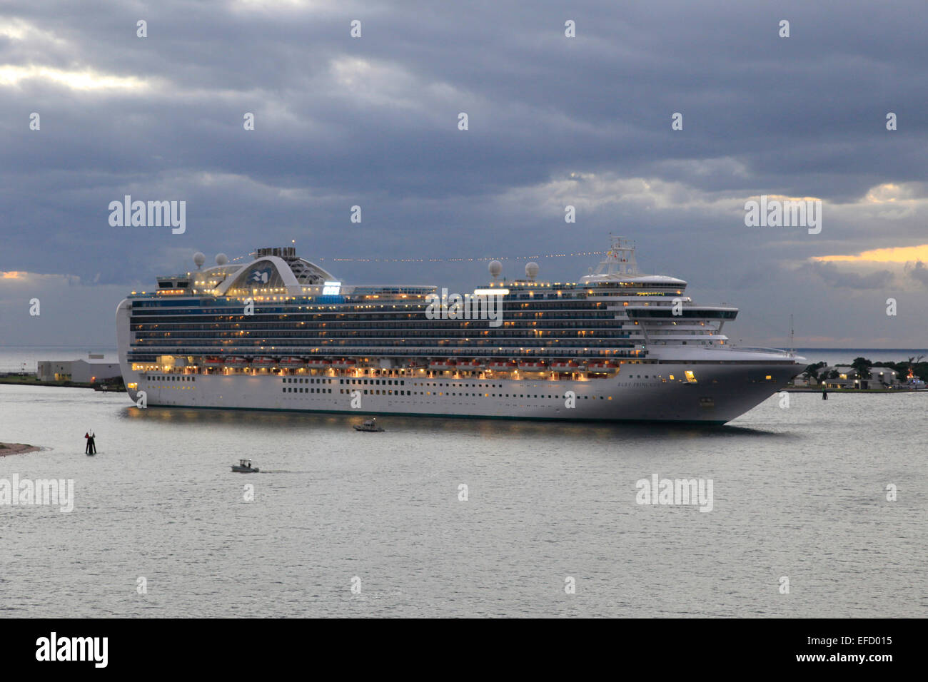 Cruise ship 'Ruby Princess' Stock Photo - Alamy