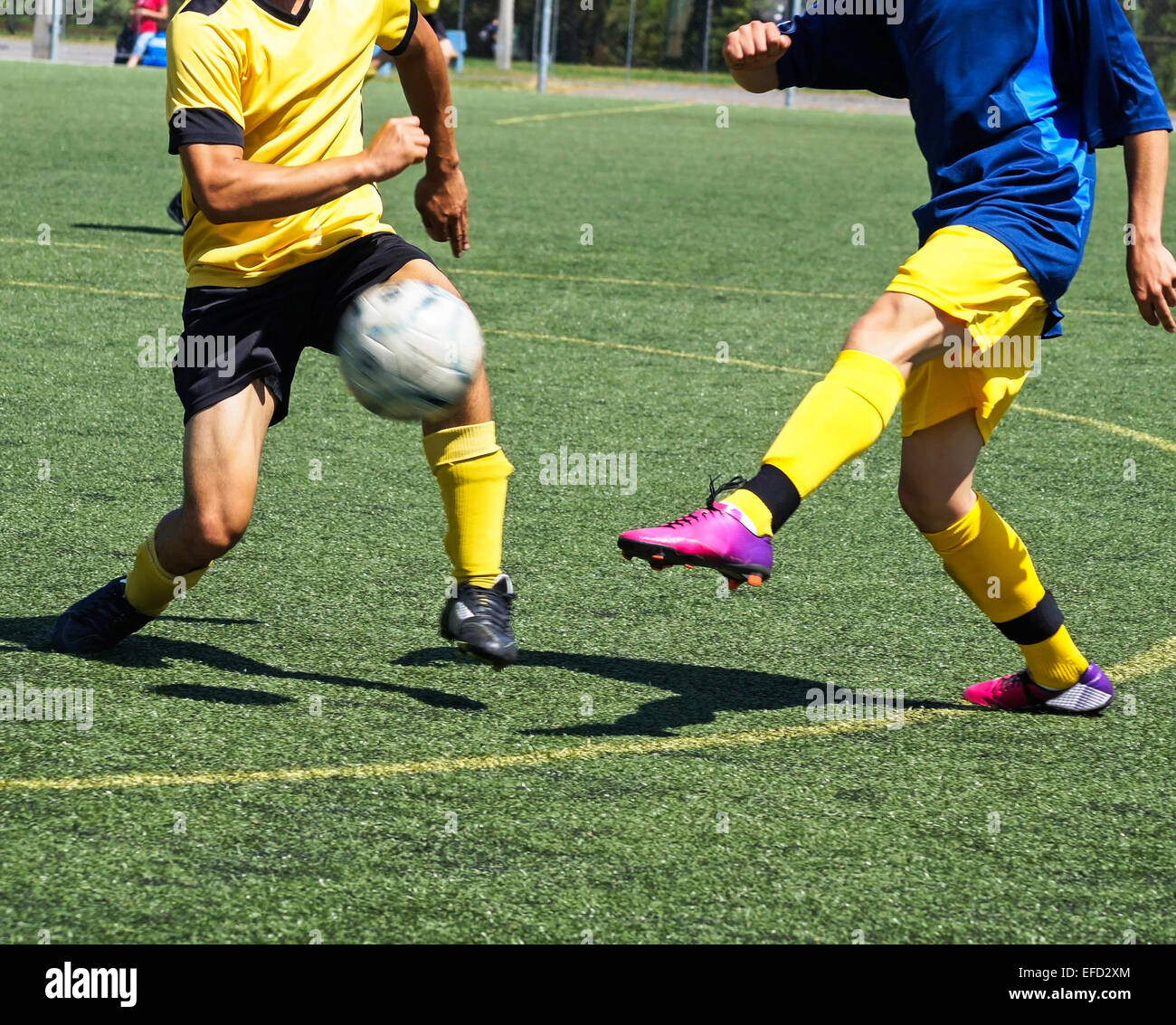 Soccer players in action hi-res stock photography and images - Alamy