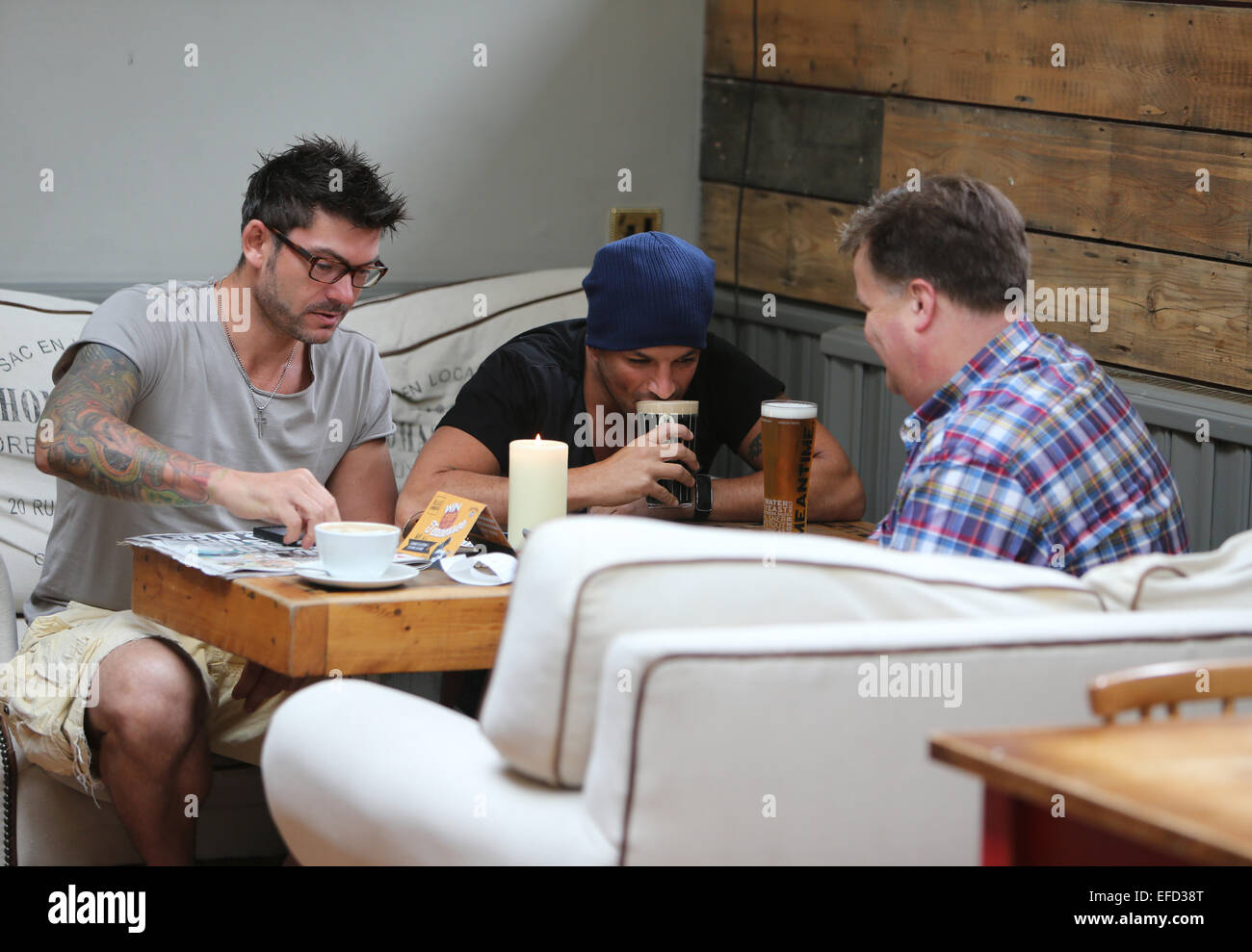 Peter Andre enjoys a drink with friends in a pub opposite the ITV ...