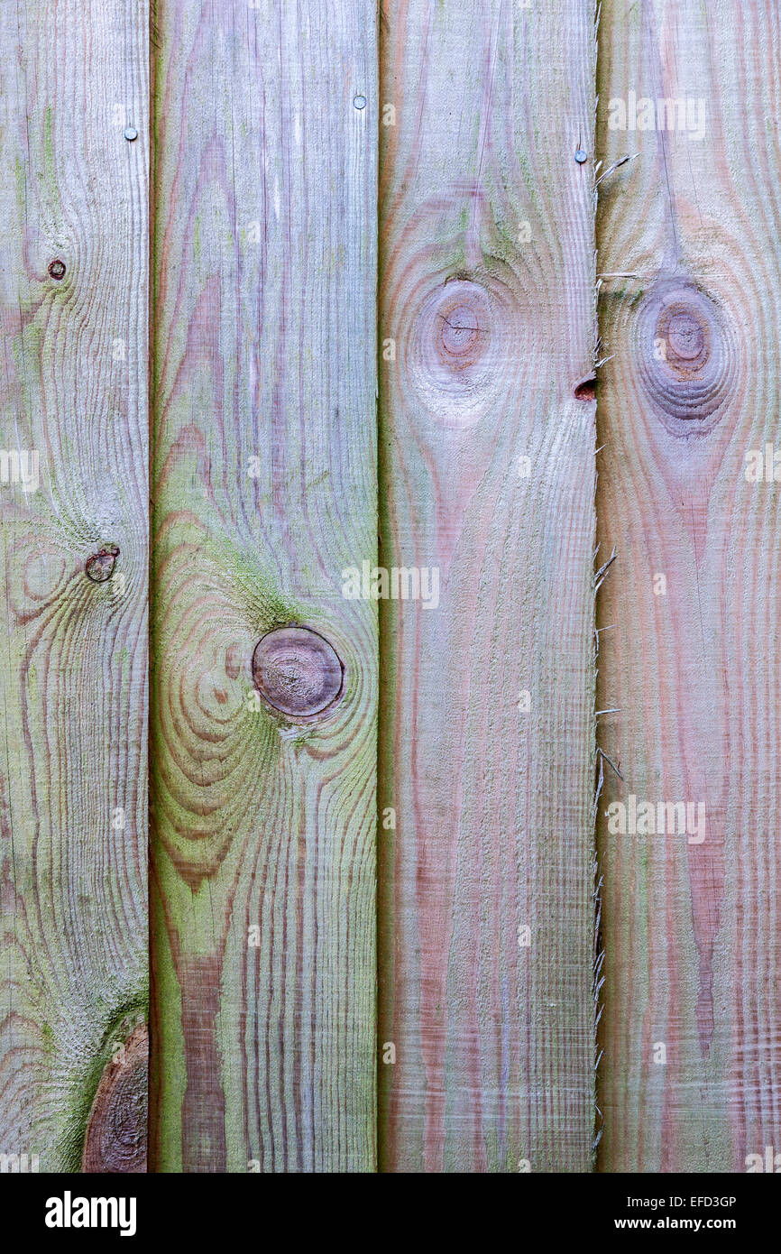 Wooden overlap fencing Stock Photo - Alamy