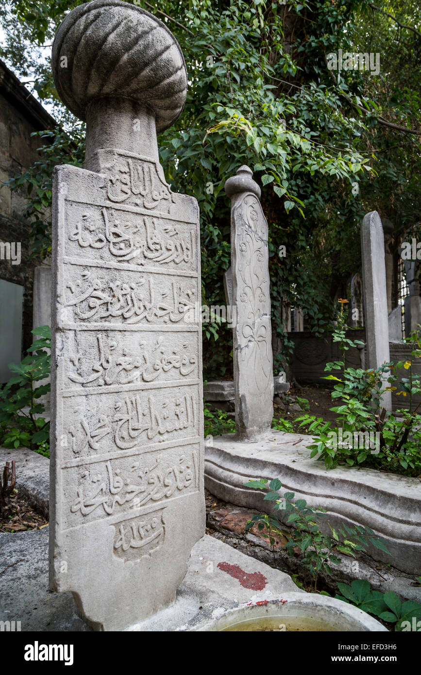 Muslim burial hi-res stock photography and images - Alamy