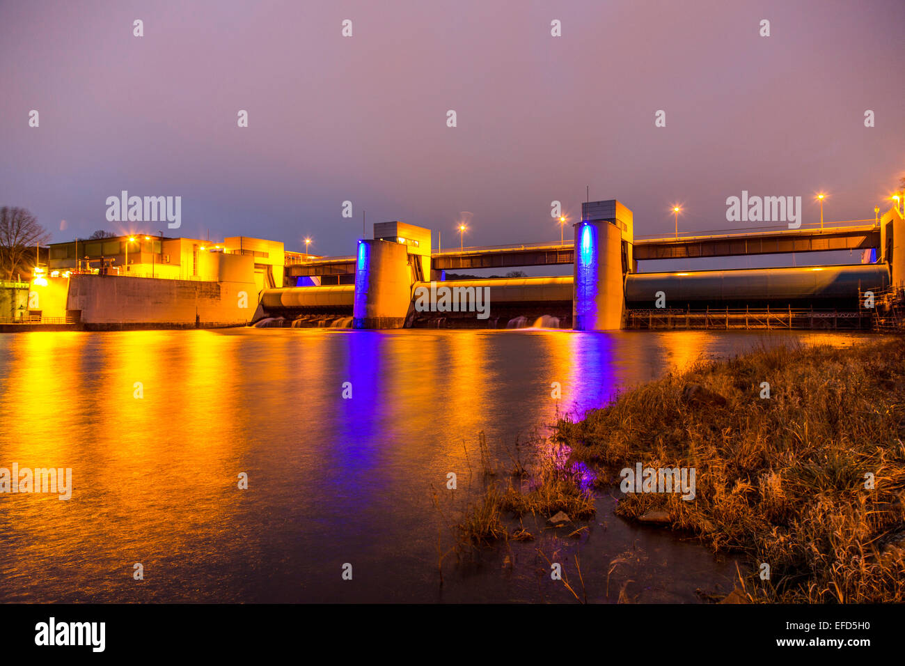 Dam of "Baldeneysee" lake, a reservoir, river Ruhr, at night ...