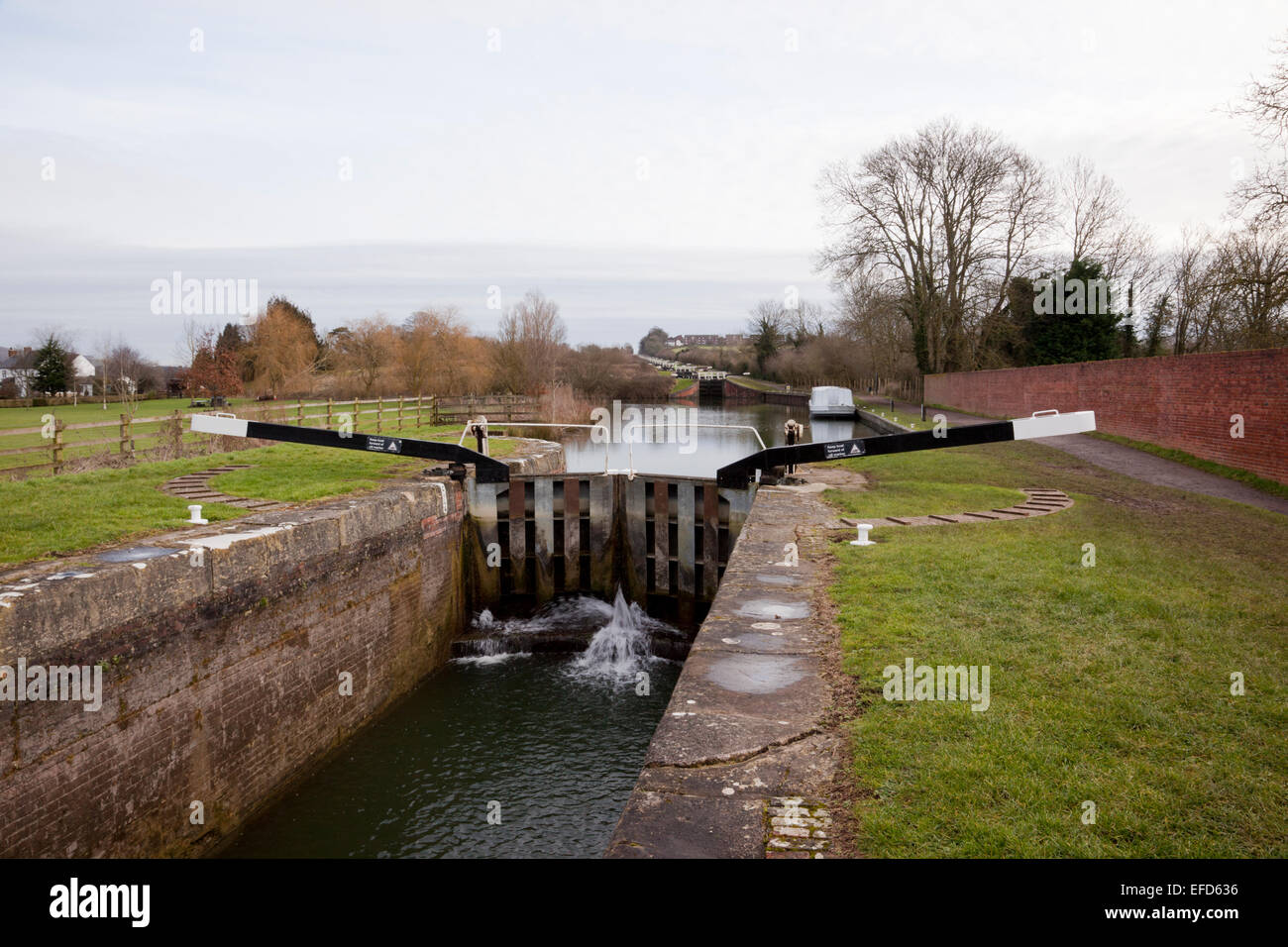 Caen Hill locks, Kennet and Avon Canal, Devizes, Wiltshire, England, UK ...
