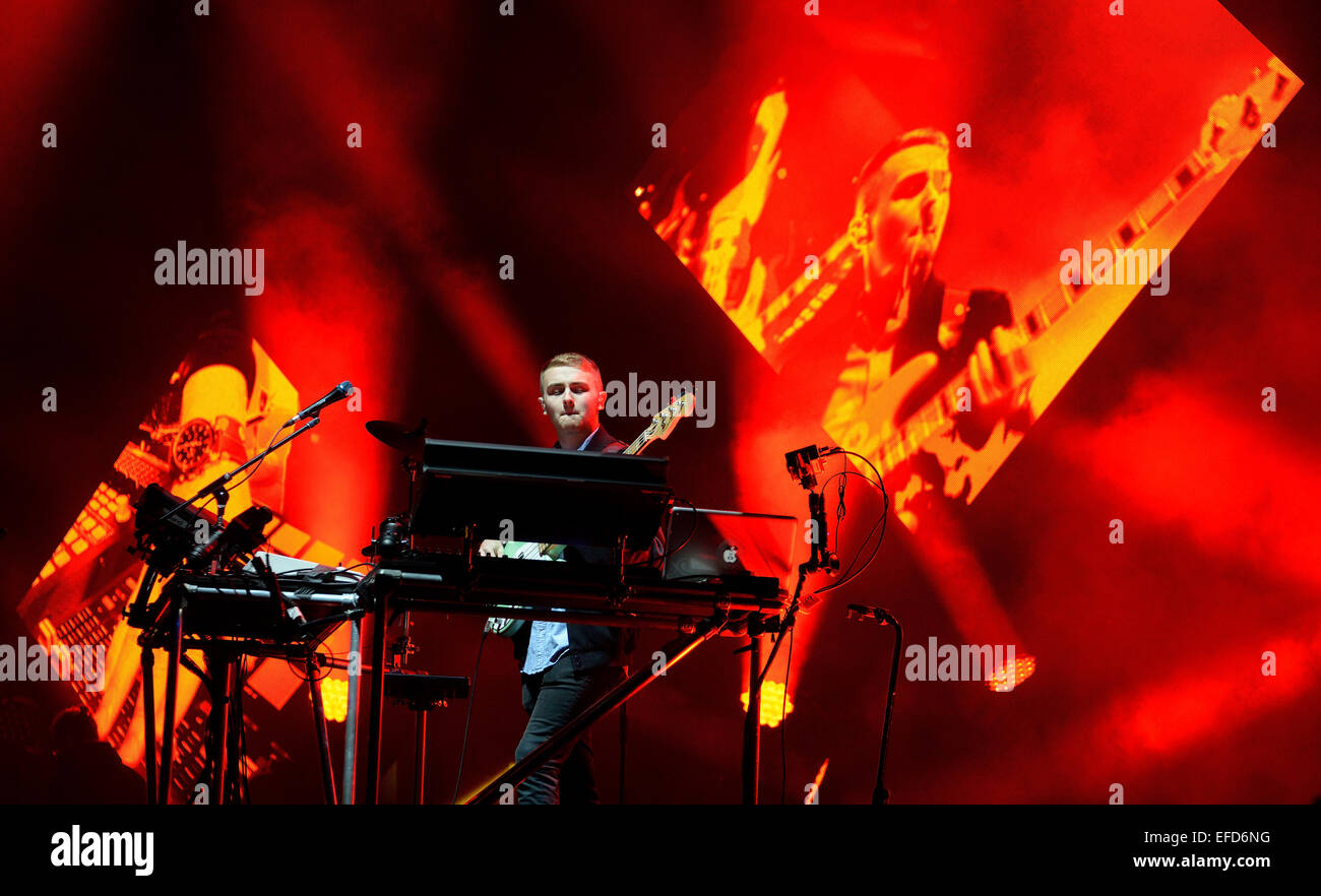 Duo performance hi-res stock photography and images - Alamy