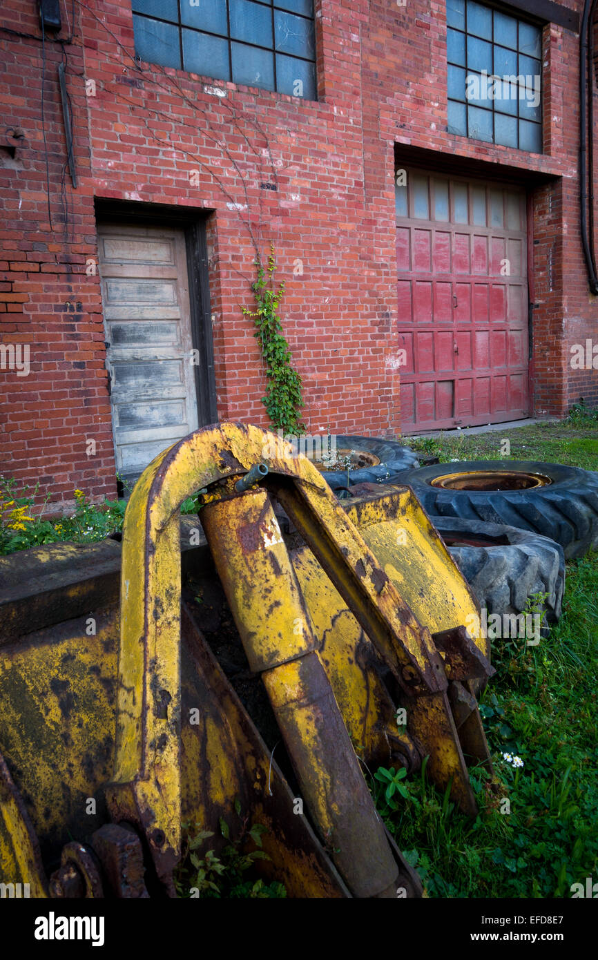 Abandoned heavy equipment hi-res stock photography and images - Alamy