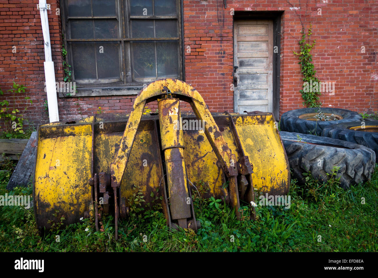 Abandoned heavy equipment hi-res stock photography and images - Alamy