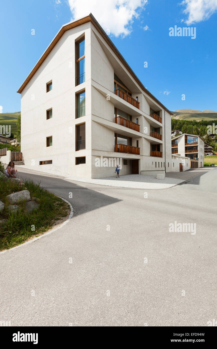 Apartment building view hi-res stock photography and images - Alamy