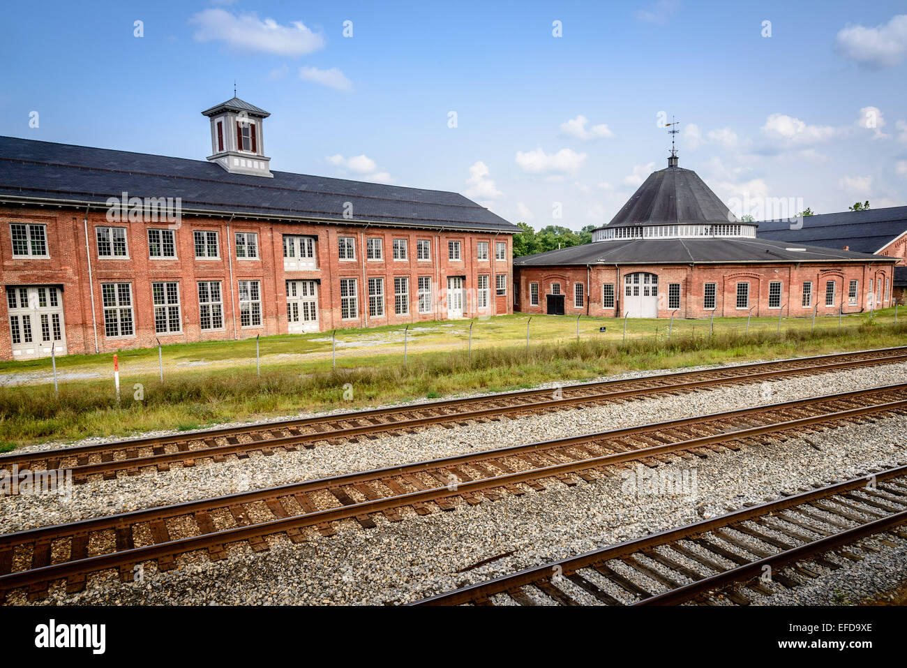 Locomotive running round its train hi-res stock photography and images ...