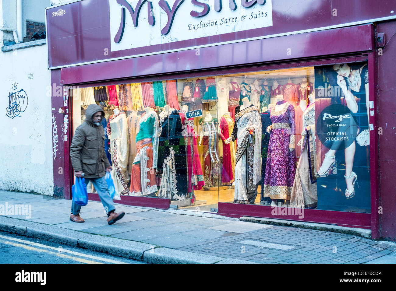 Asian ethnic hi-res stock photography and images - Alamy