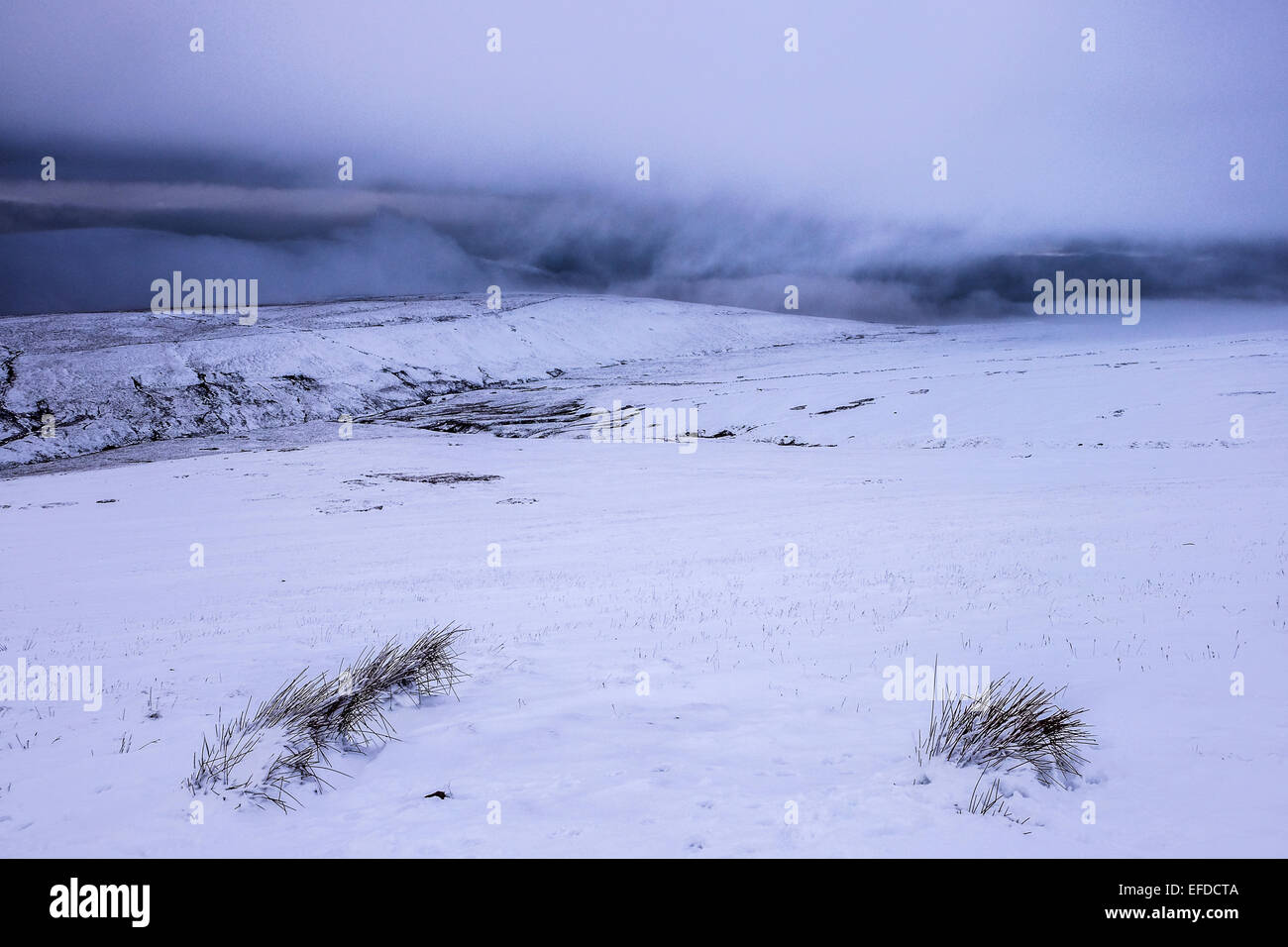 Snow, mist and cloud, Brecon Beacons, Wales Stock Photo - Alamy
