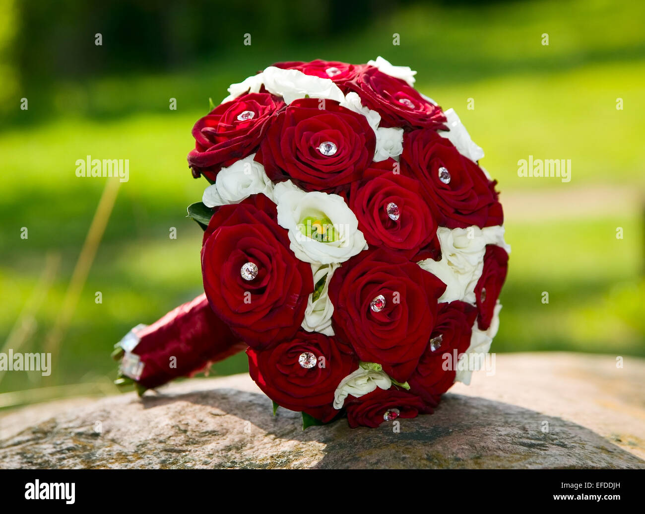Beautiful red and white roses bouquet for wedding Stock Photo - Alamy