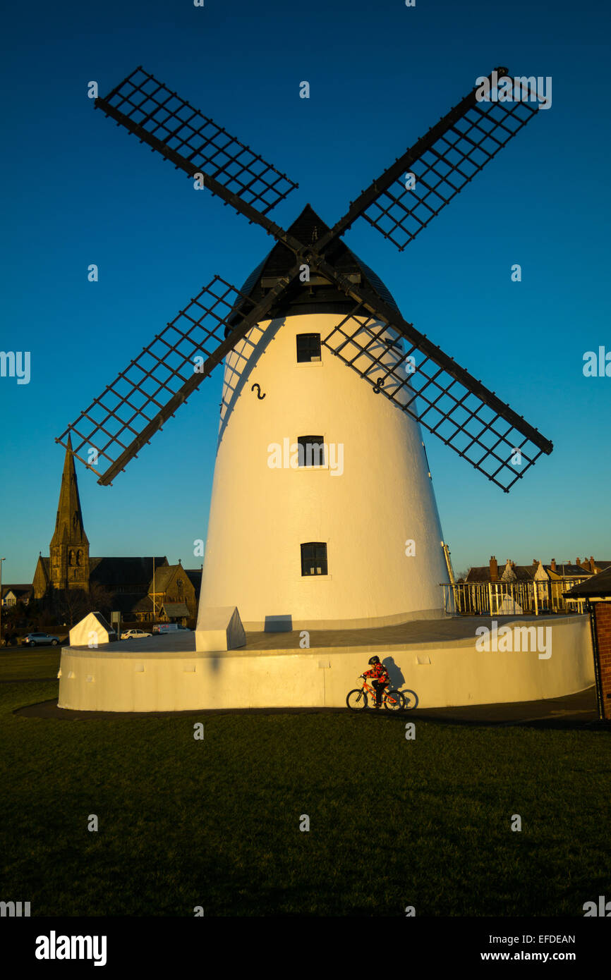 Lytham St Annes UK,1st February 2015. UK Weather: A beautiful sunny ...