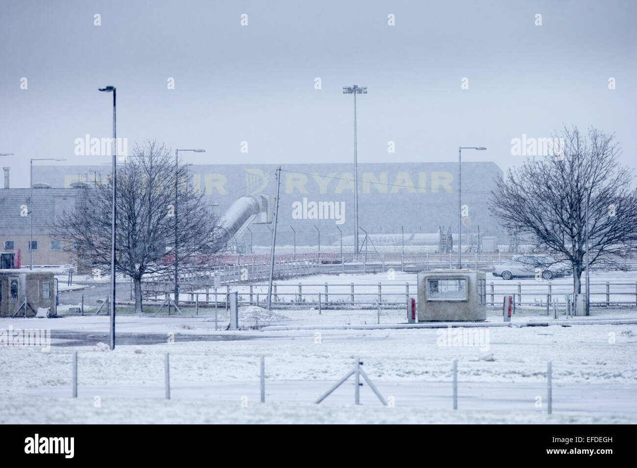 Runway storm hi-res stock photography and images - Alamy